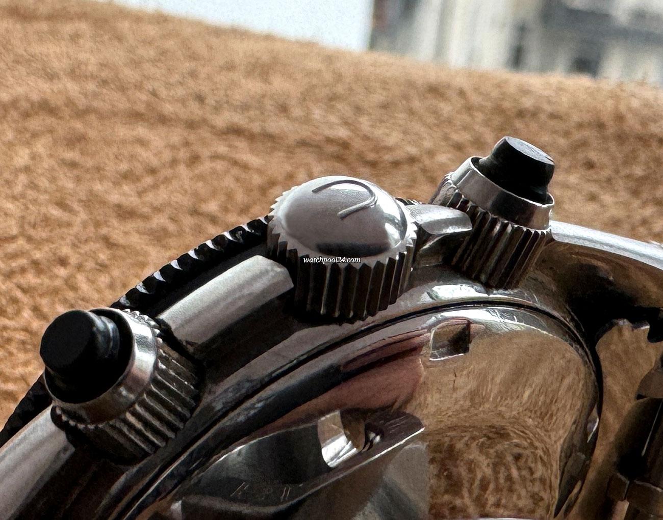 Vintage Universal Genève Space-Compax 885104/01 Reverse Panda sold on ...