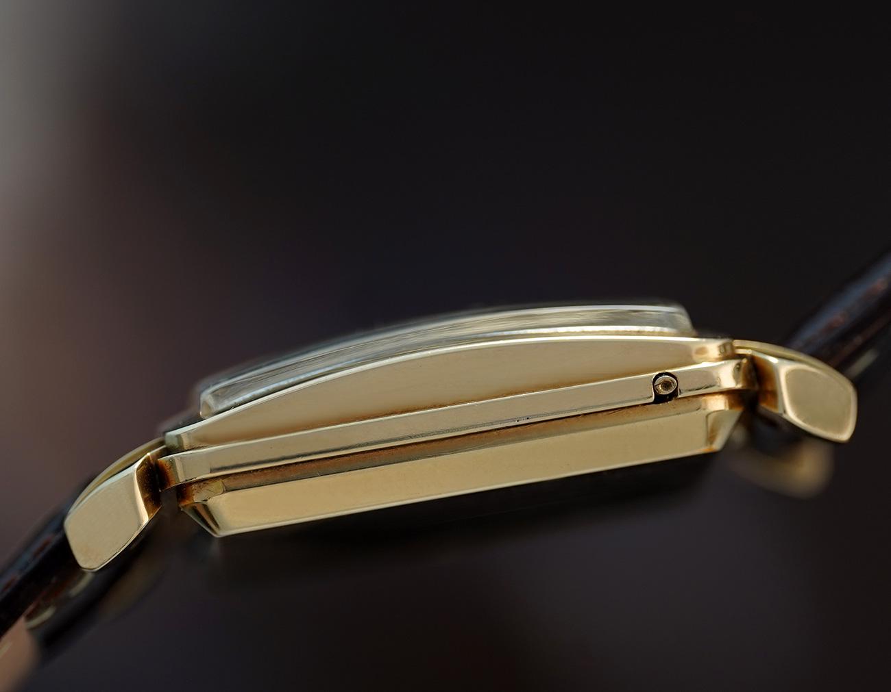 Vintage Omega Cosmic Triple Date Moonphase 3944 sold on watchPool24